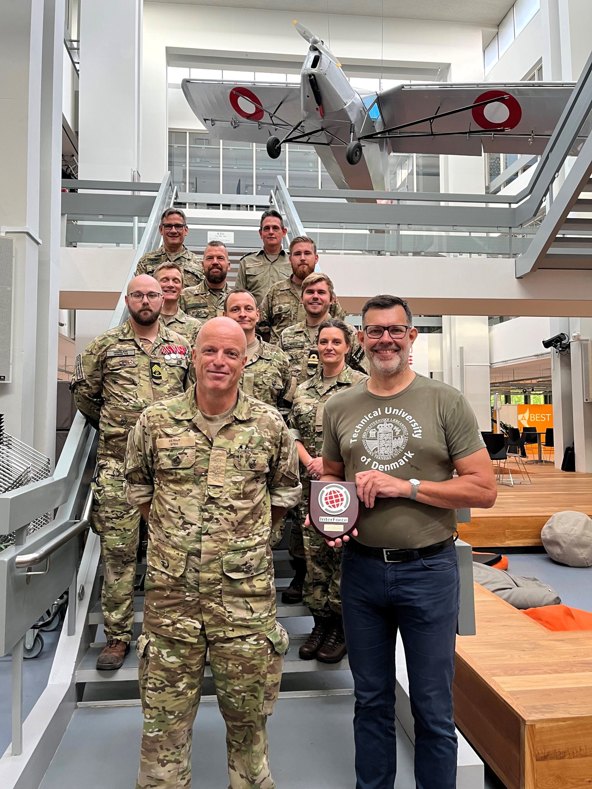 Uniform på jobbet-dagen blev også markeret på DTU, hos HedeDanmark ...