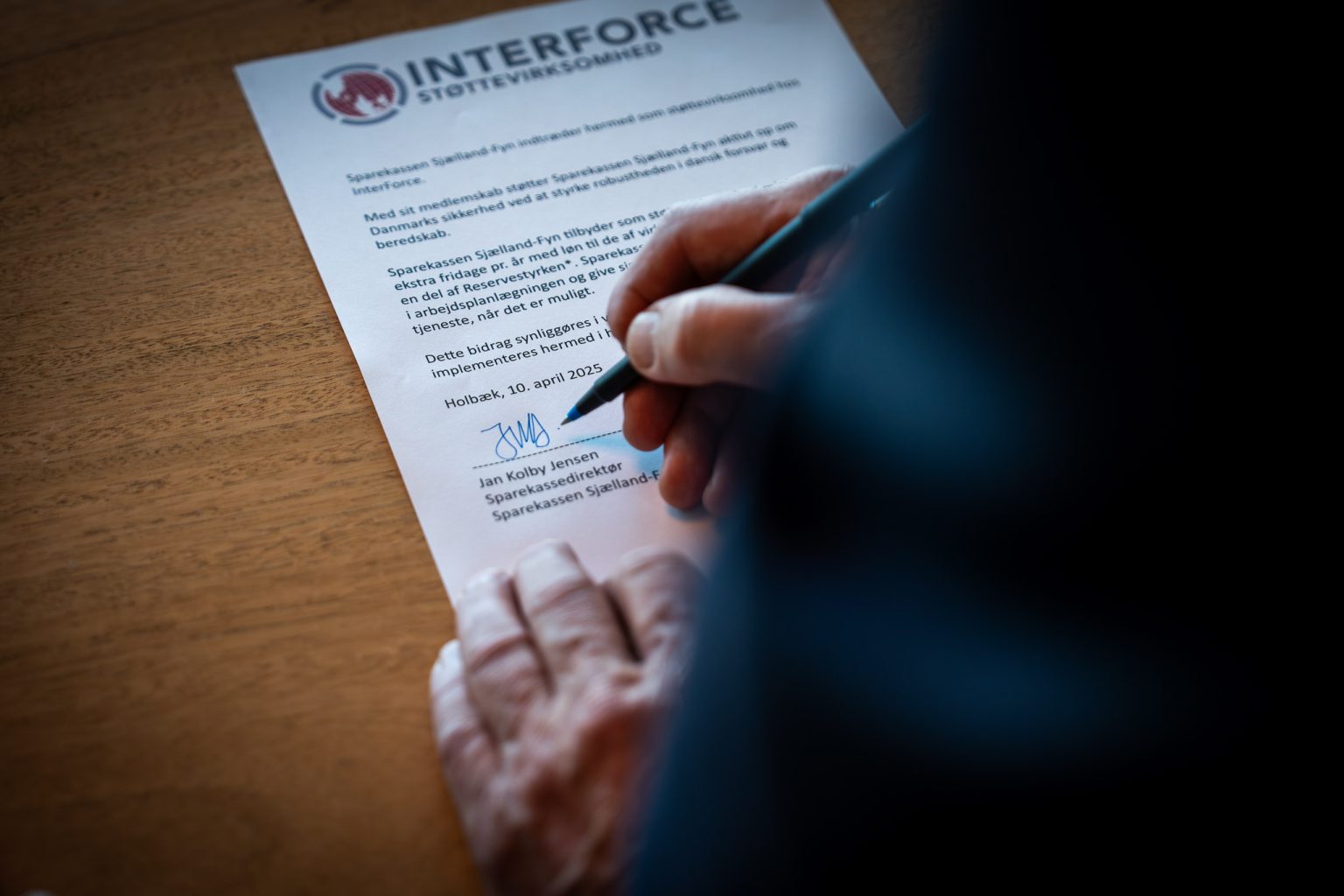 Sparekassen Sjælland-Fyn bakker op om ansatte i uniform - InterForce